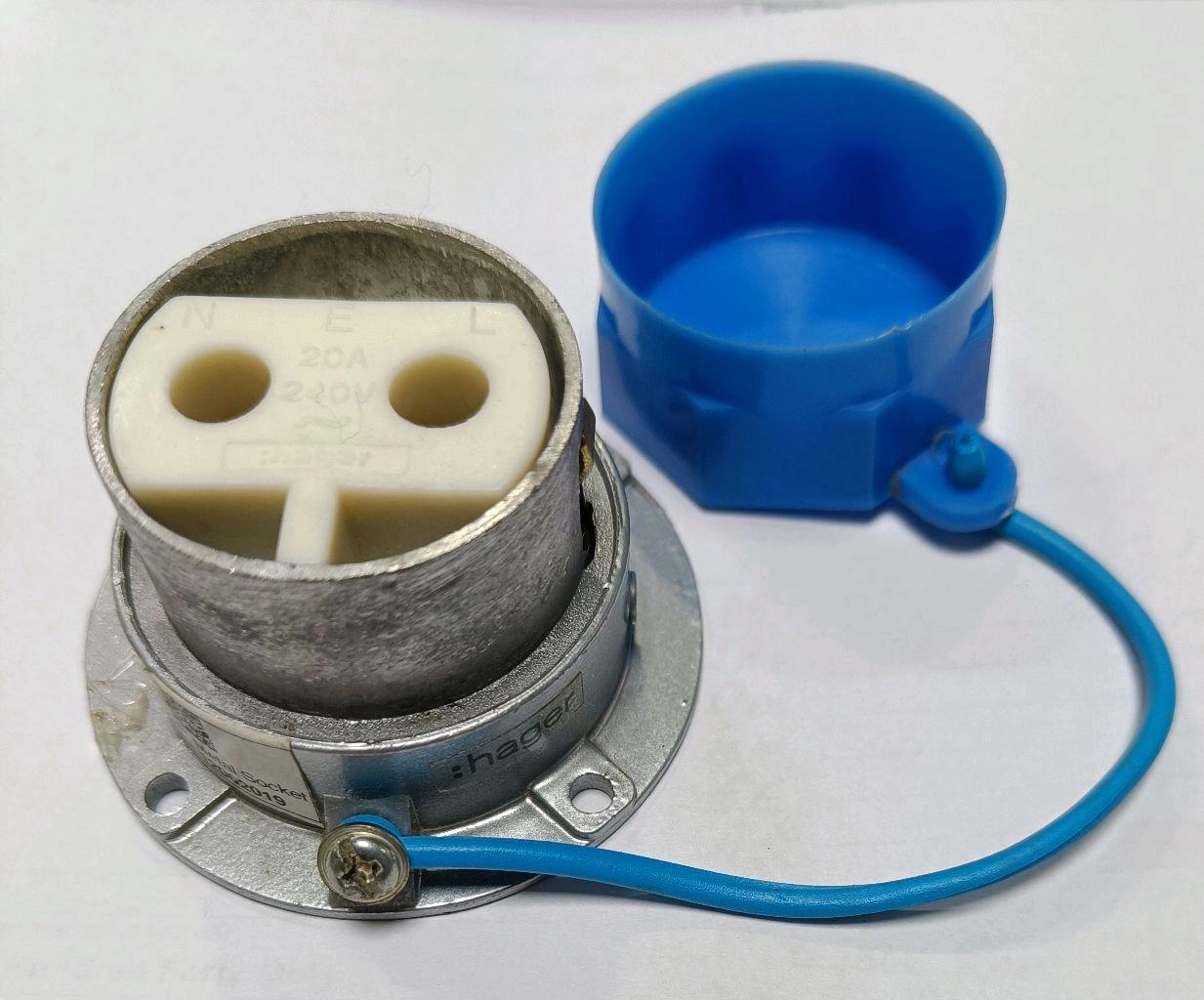 Single Phase Metal Socket 20A 2P+E IP44 Hager - VZ141I