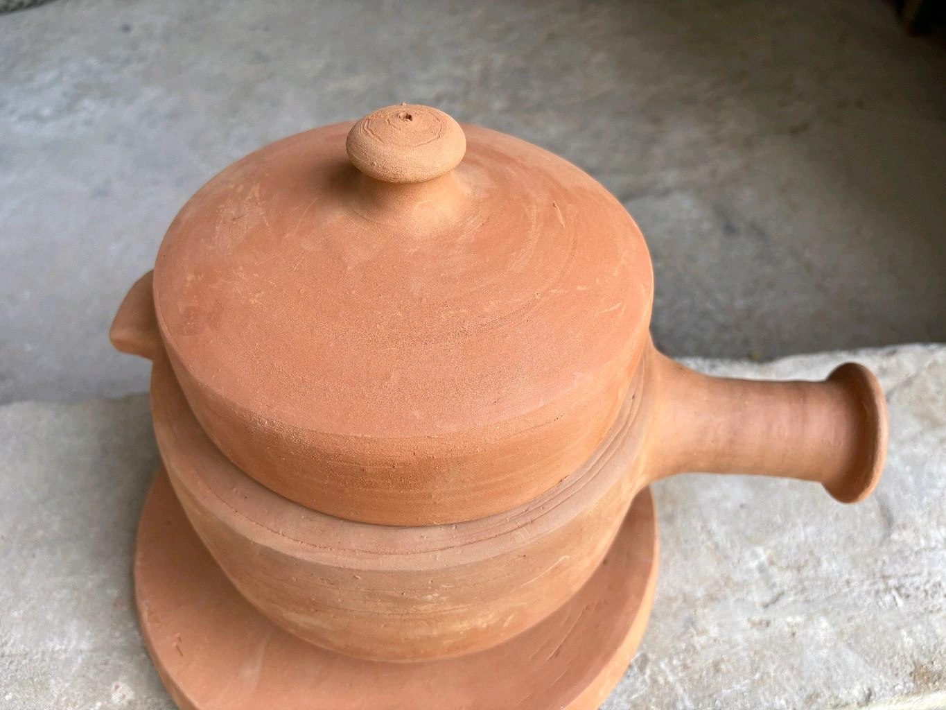 Mitti Desi Cooker With Wooden Stand