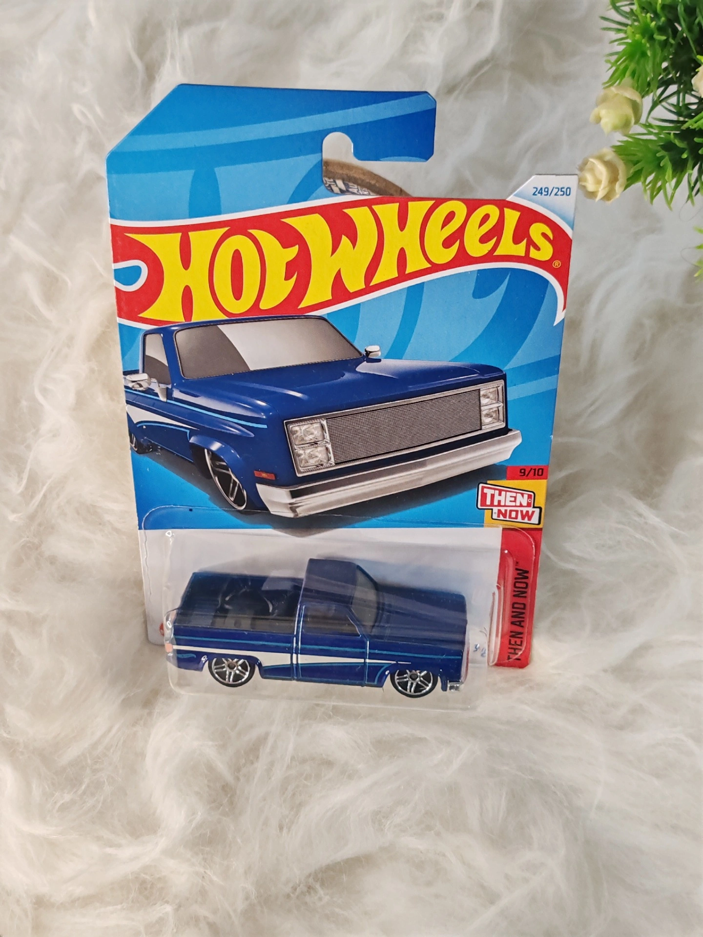 Hot Wheels 1:64 Scale|83 CHEVY SILVERADO|THEN AND NOW|9/10|249/250